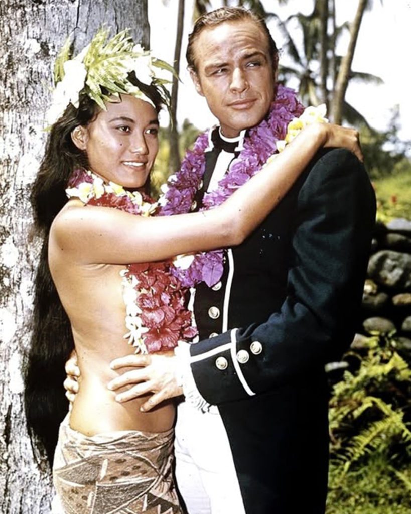 Tuki Brando, le descendant énigmatique de la légende hollywoodienne, captive par son charisme ...